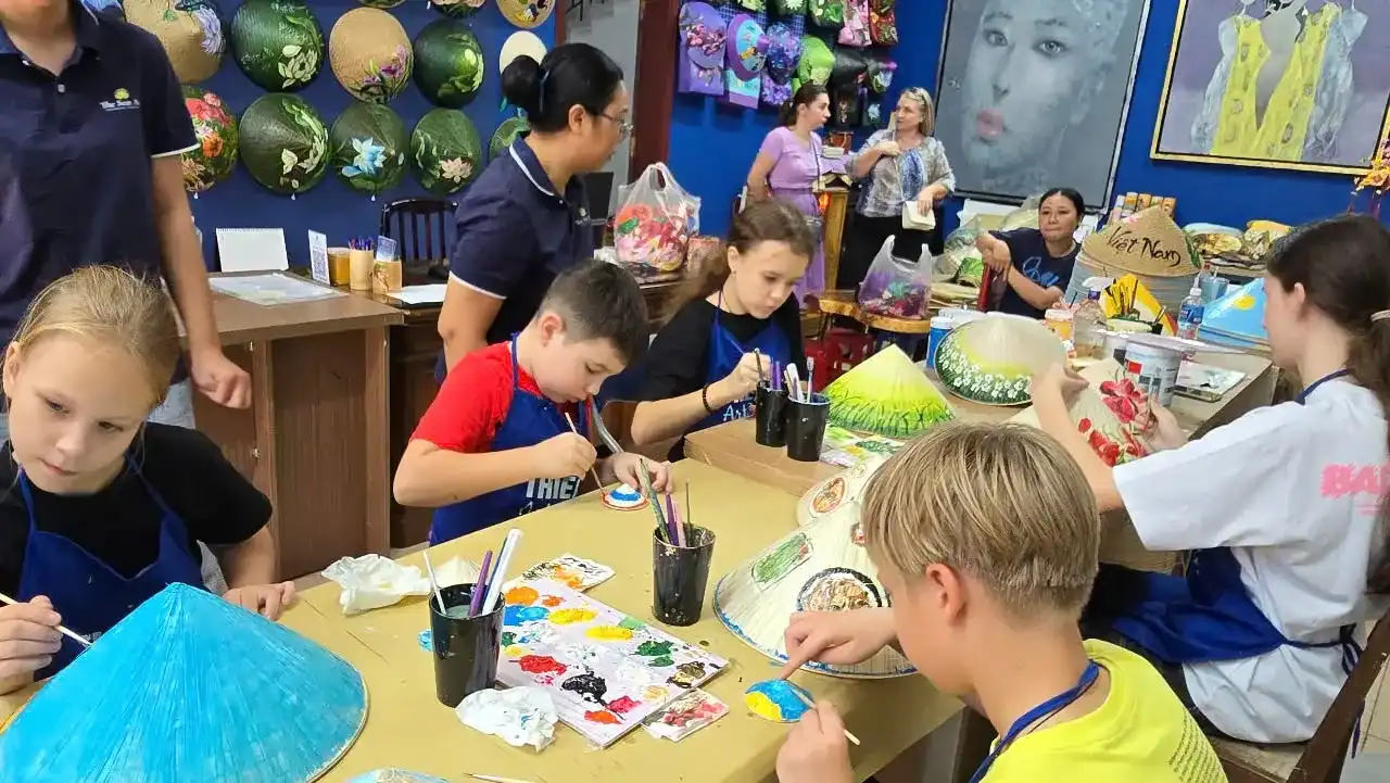 Conical Hat Painting Workshop in Ho Chi Minh City - Dasaque